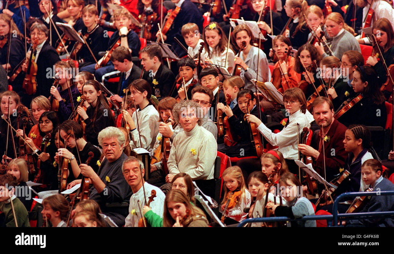 MUSIC Orchestra/Rattle 3 Stock Photo - Alamy