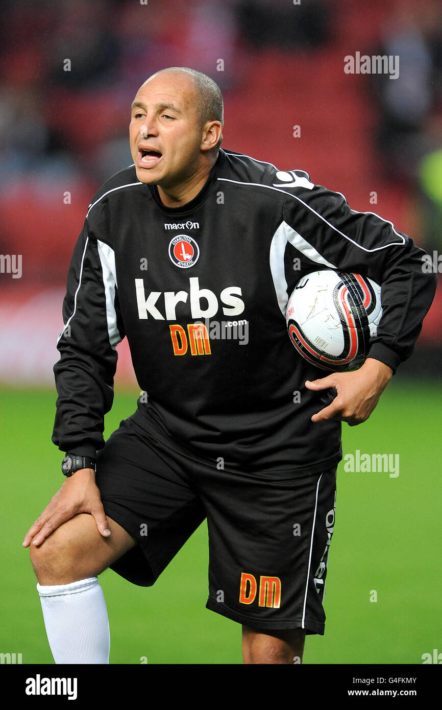 Charlton athletic first team coach hi-res stock photography and images ...