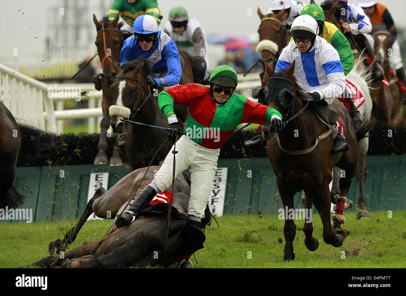 Jockey falling horse racing hi-res stock photography and images - Alamy