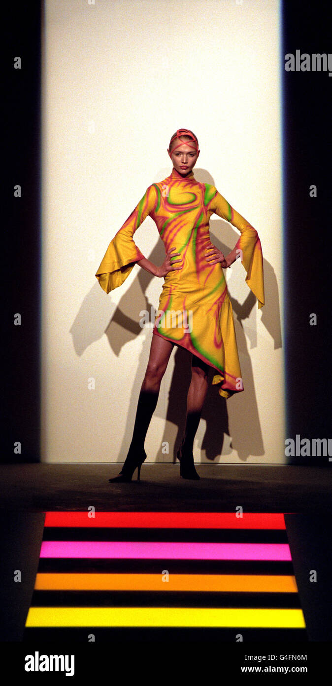 Fashion - London Fashion Week 1998 Stock Photo - Alamy