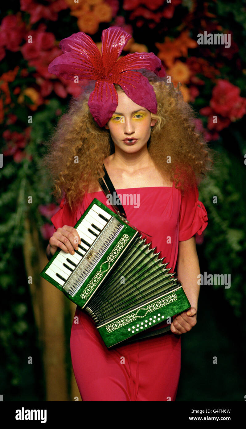Fashion - London Fashion Week 1998 Stock Photo - Alamy