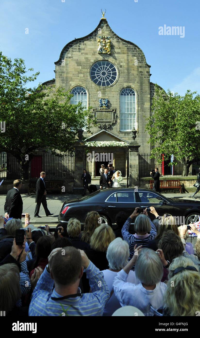 Zara Phillips and her new husband Mike Tindall outside Canongate Kirk ...