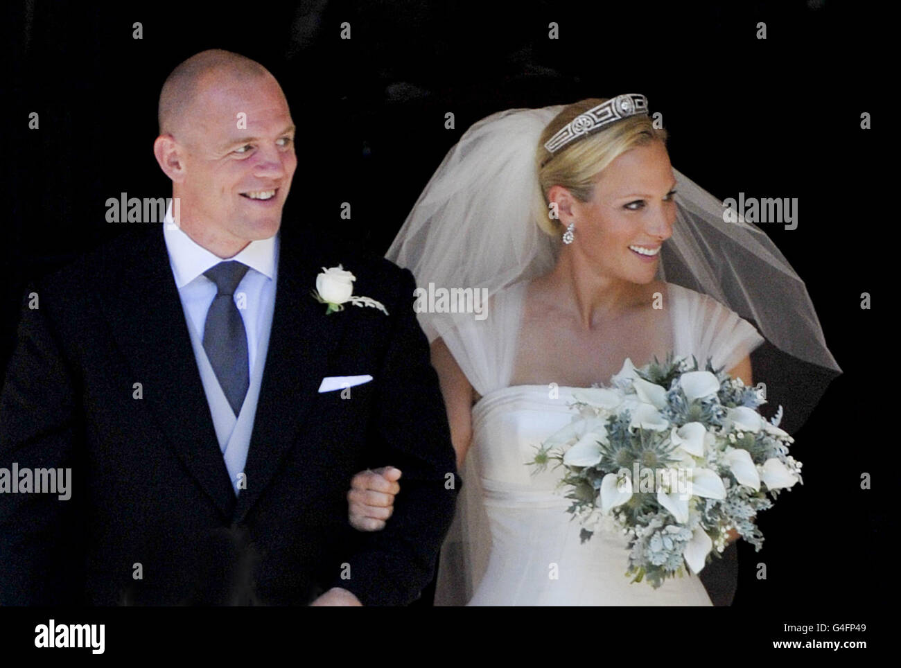 Zara Phillips and her new husband Mike Tindall outside Canongate Kirk ...