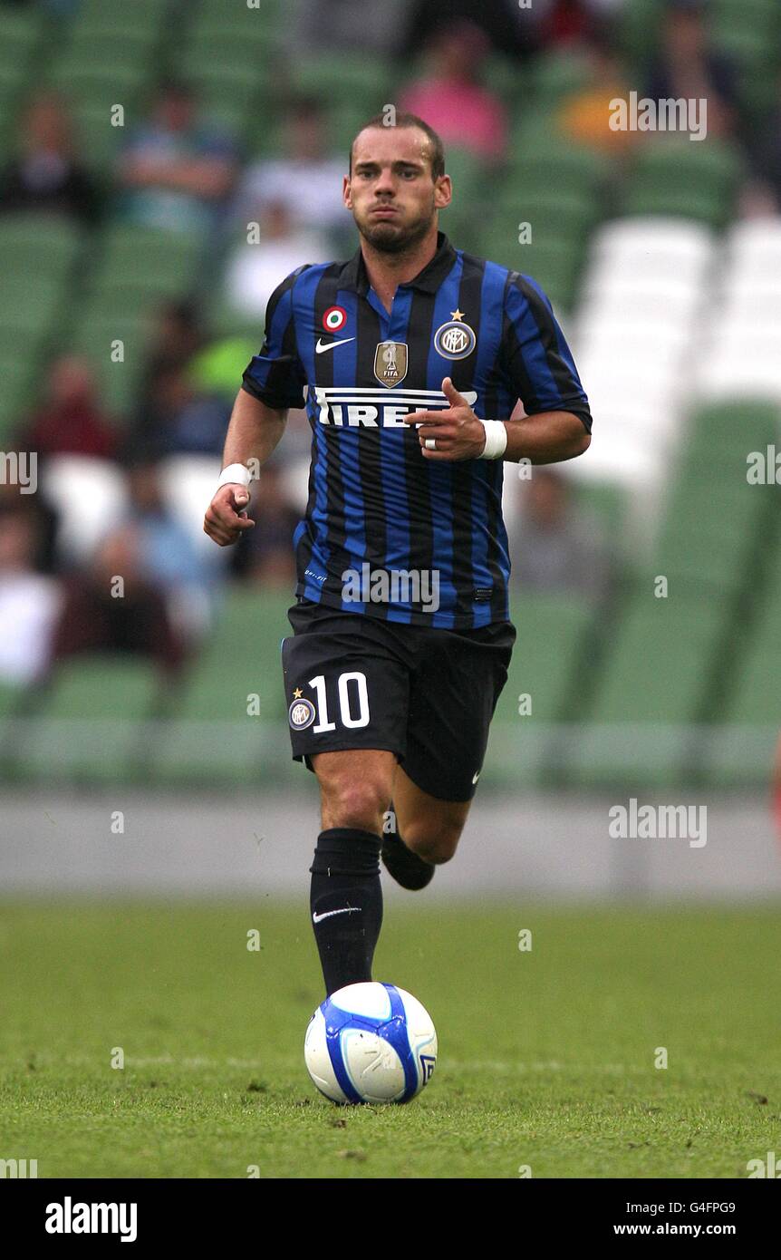 Sneijder inter hi-res stock photography and images - Alamy