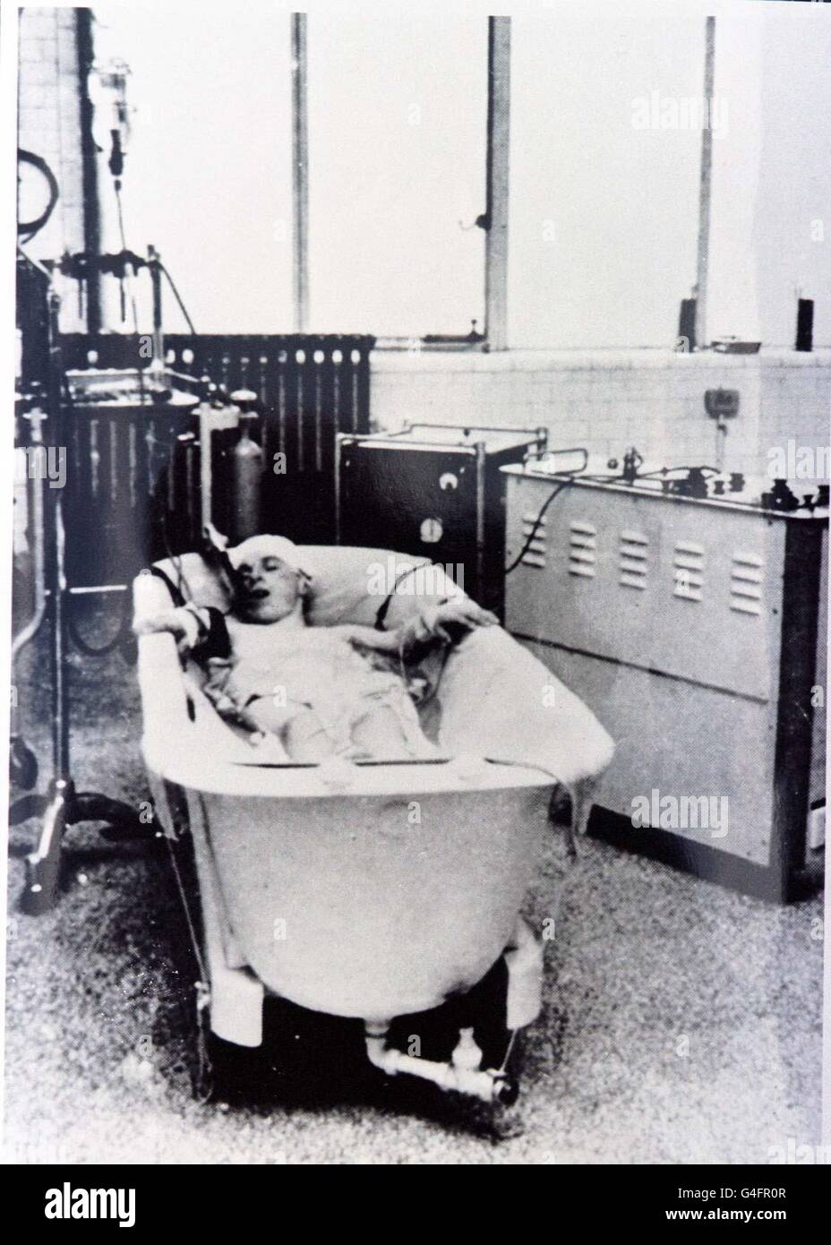 Ice bath hospital hi-res stock photography and images - Alamy