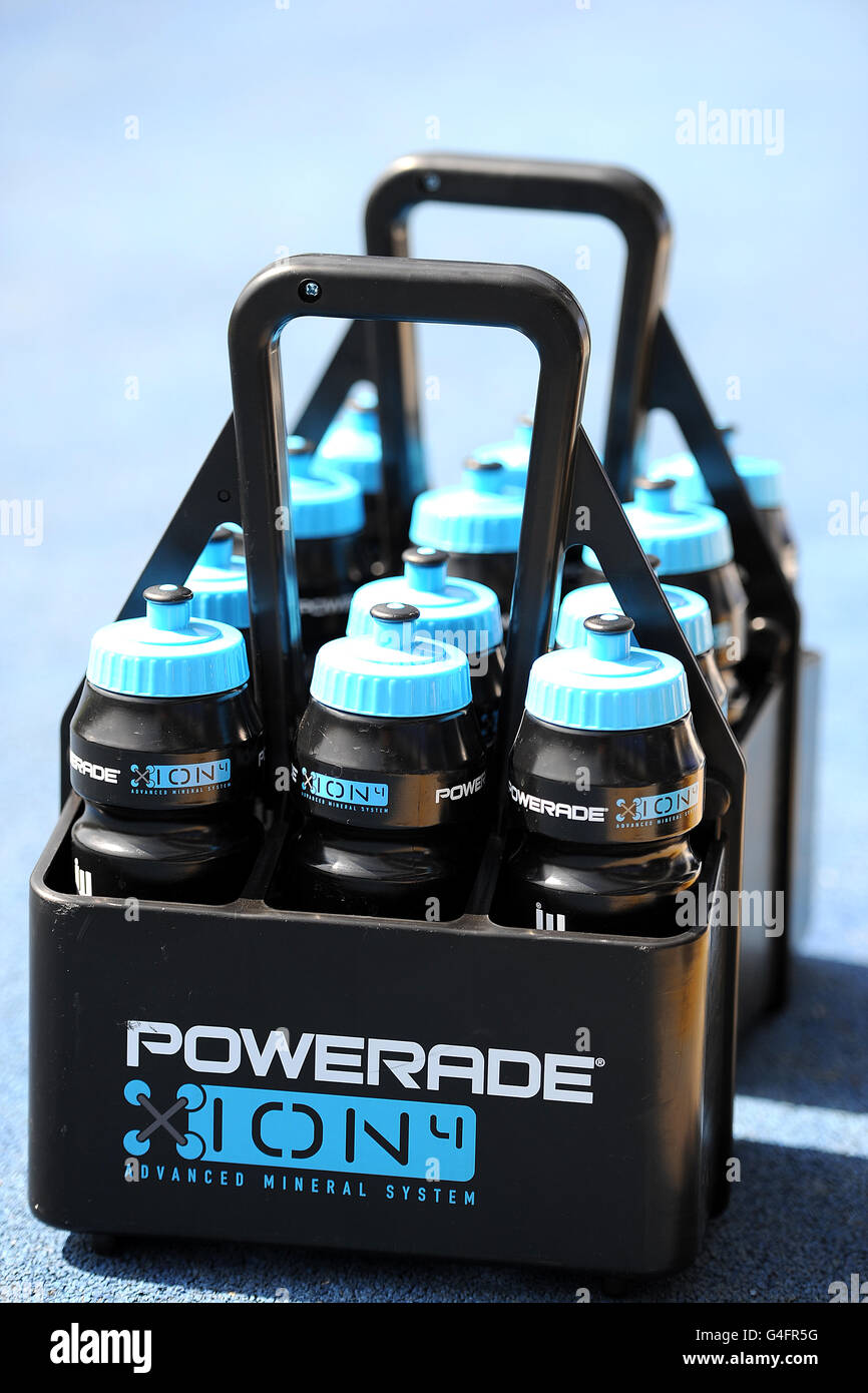 Powerade bottles hi-res stock photography and images - Alamy