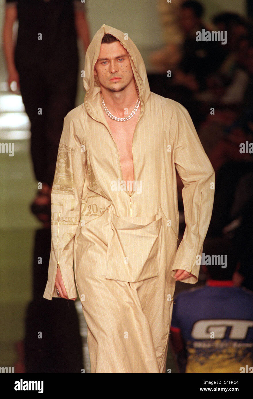 Full body fashion hi-res stock photography and images - Alamy