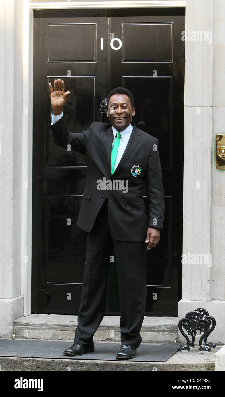 Pele football shirt hi-res stock photography and images - Alamy