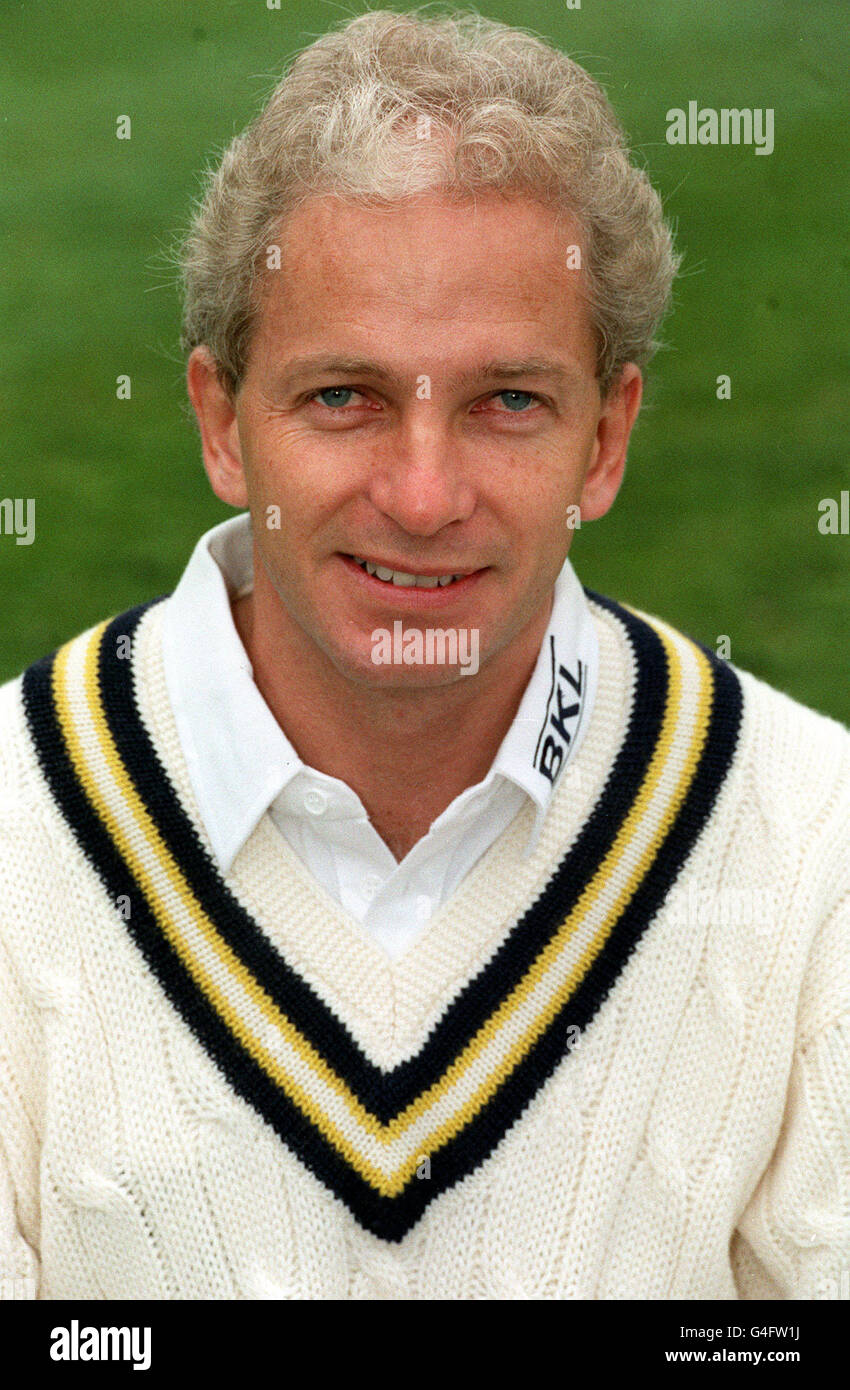 PA NEWS PHOTO A 1991 LIBRARY FILE PICTURE OF DAVID GOWER OF HAMPSHIRE ...