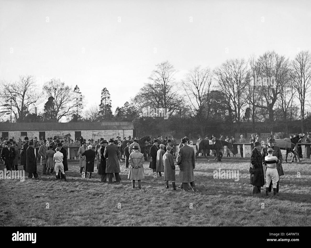 Horse Racing - Kempton Park Racecourse Stock Photo - Alamy