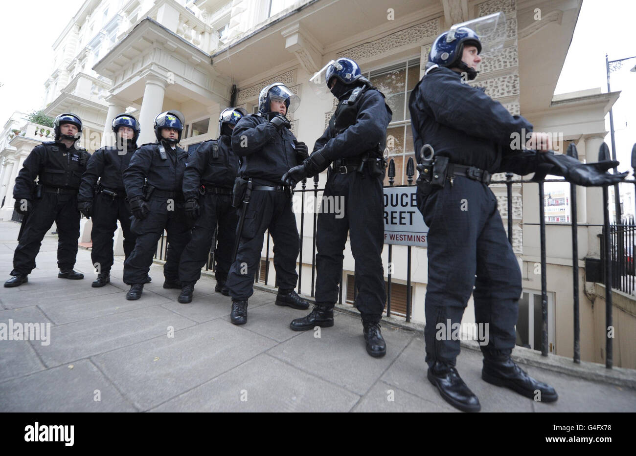 Metropolitan Police officers prepare to carry out a raid on a property ...