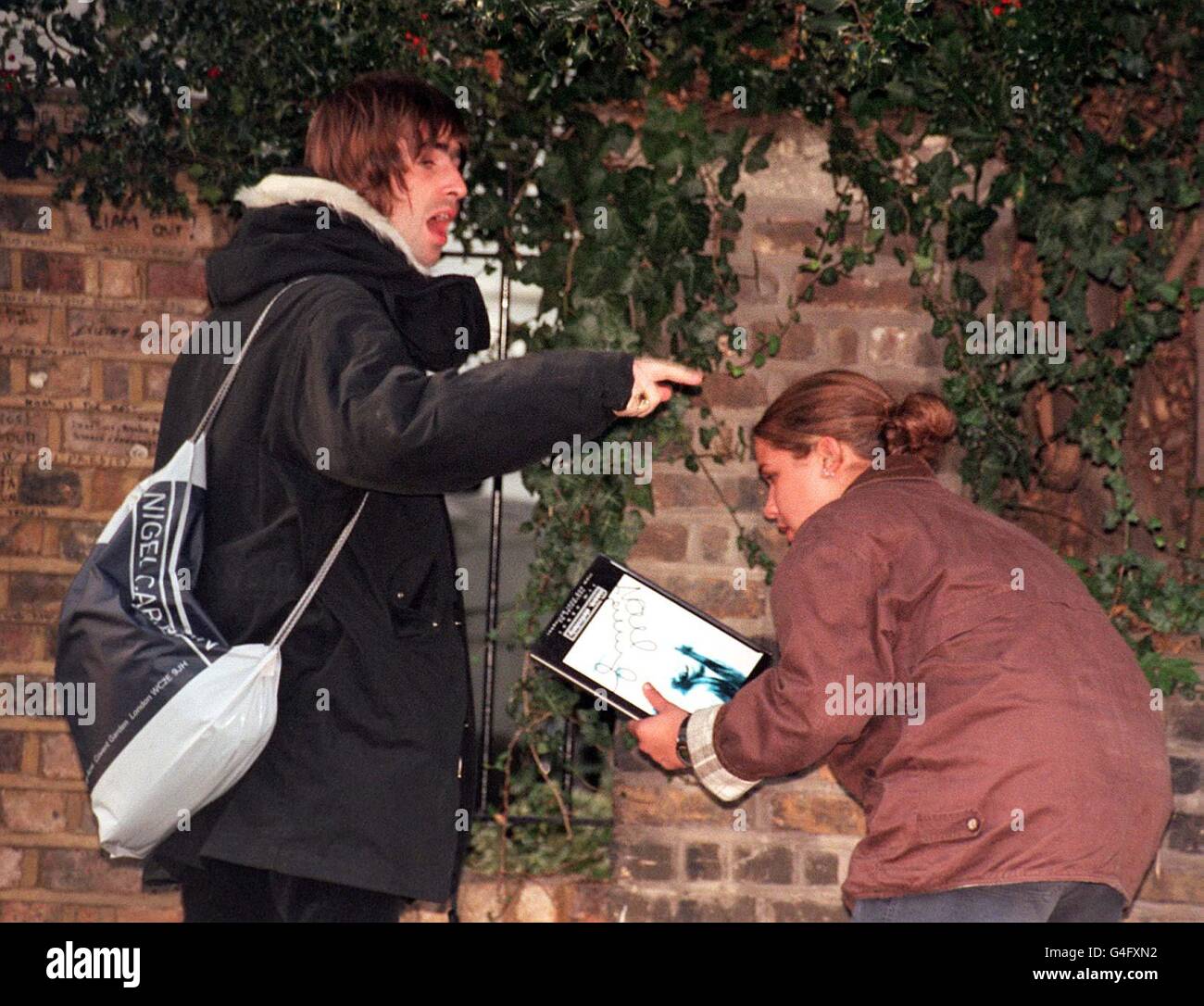 Oasis bad boy liam gallagher hi-res stock photography and images - Alamy