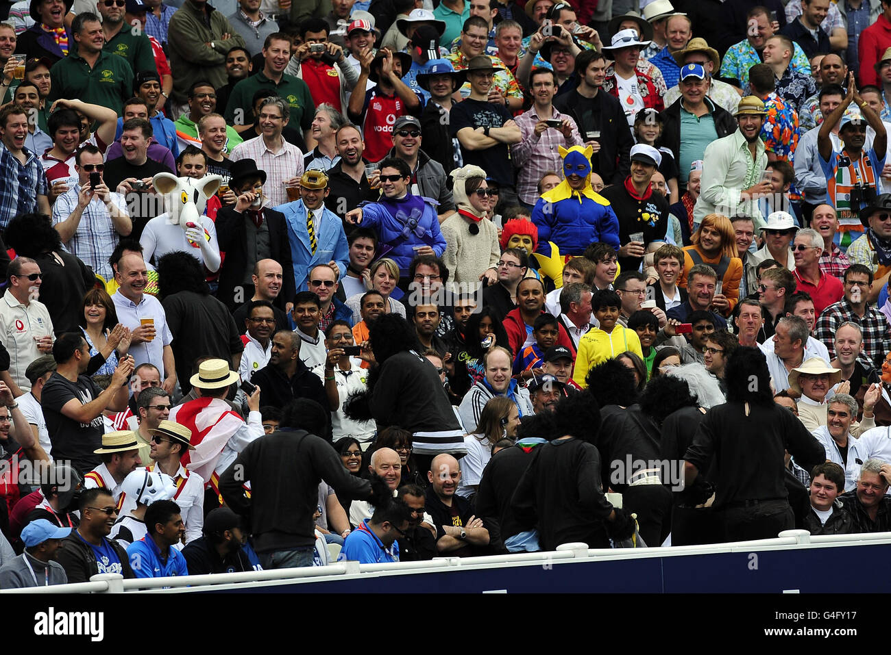Cricket england general view gv crowd mangrr hi-res stock photography ...