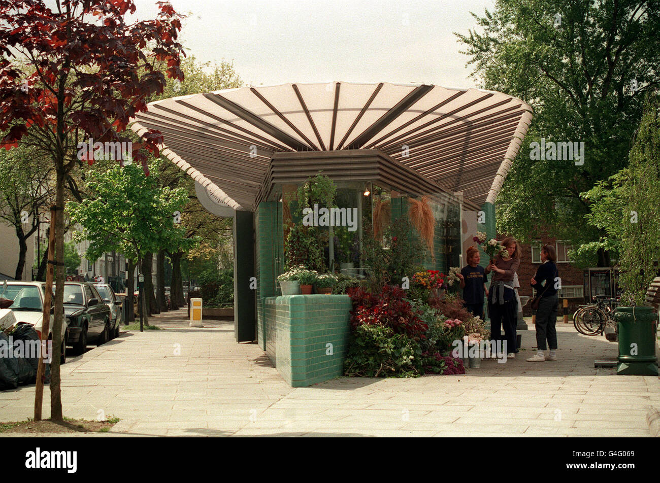 News kiosk london hi-res stock photography and images - Alamy