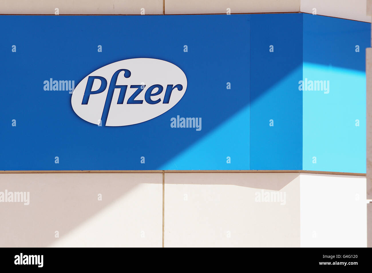 Pfizer sandwich hi-res stock photography and images - Alamy