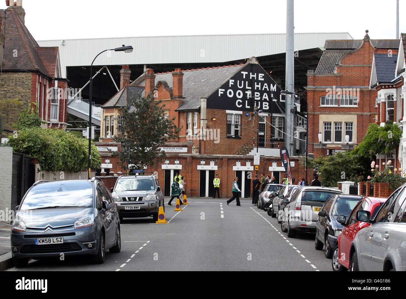 At craven cottage hi-res stock photography and images - Alamy