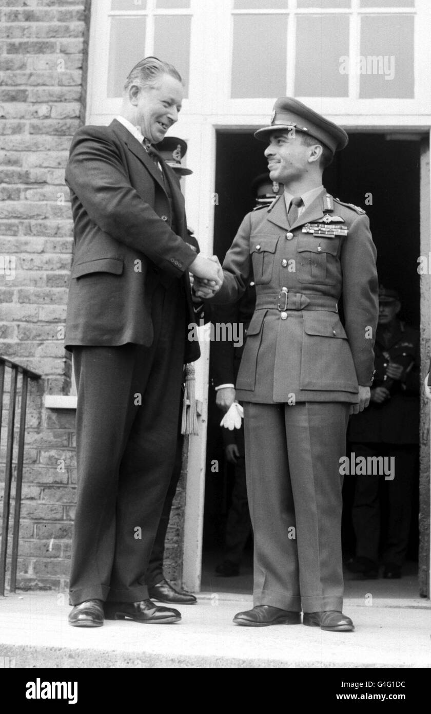 23 4 1959 king hussein of jordan right hands with sergeant major cullen ...