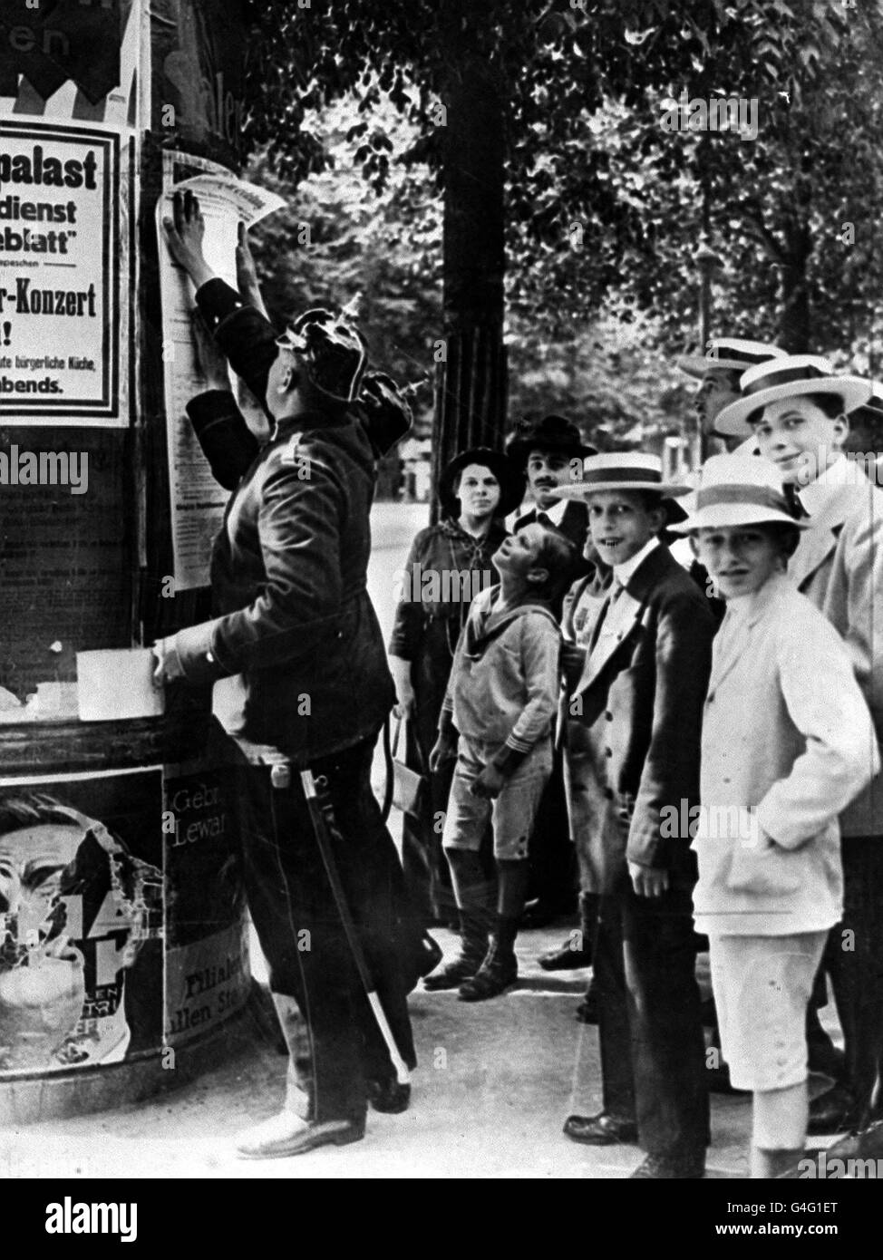 Military mobilisation Black and White Stock Photos & Images - Alamy