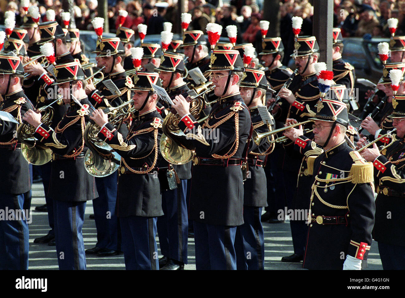 PA NEWS 11/11/98 A FRENCH MILITARY BAND PLAYS IN PARIS DURING A ...