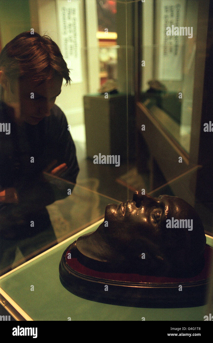 A member of the public viewing the 1833 Death Mask of Napoleon at the ...
