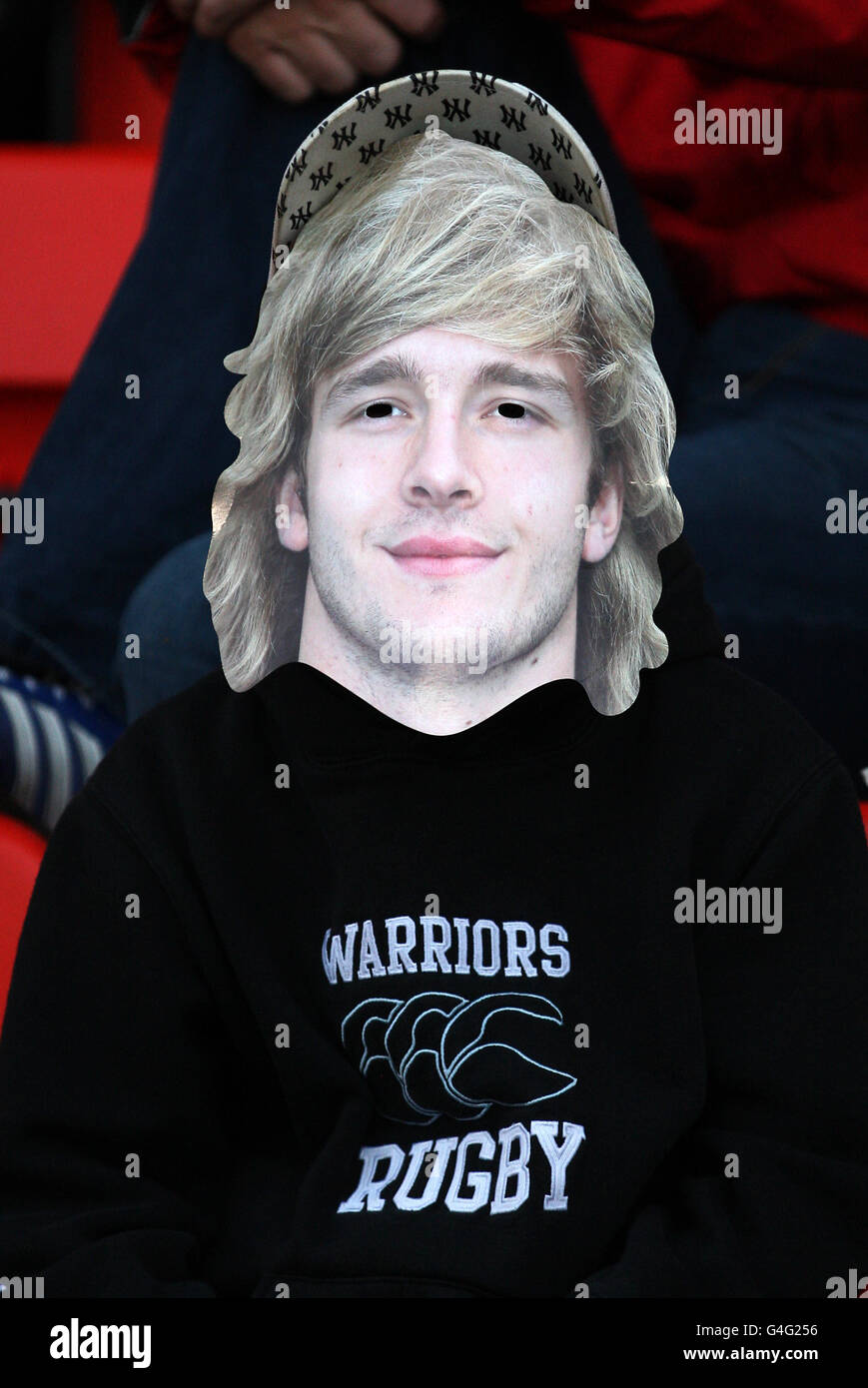 Glasgow warriors fan with a richie gray mask hi-res stock photography ...