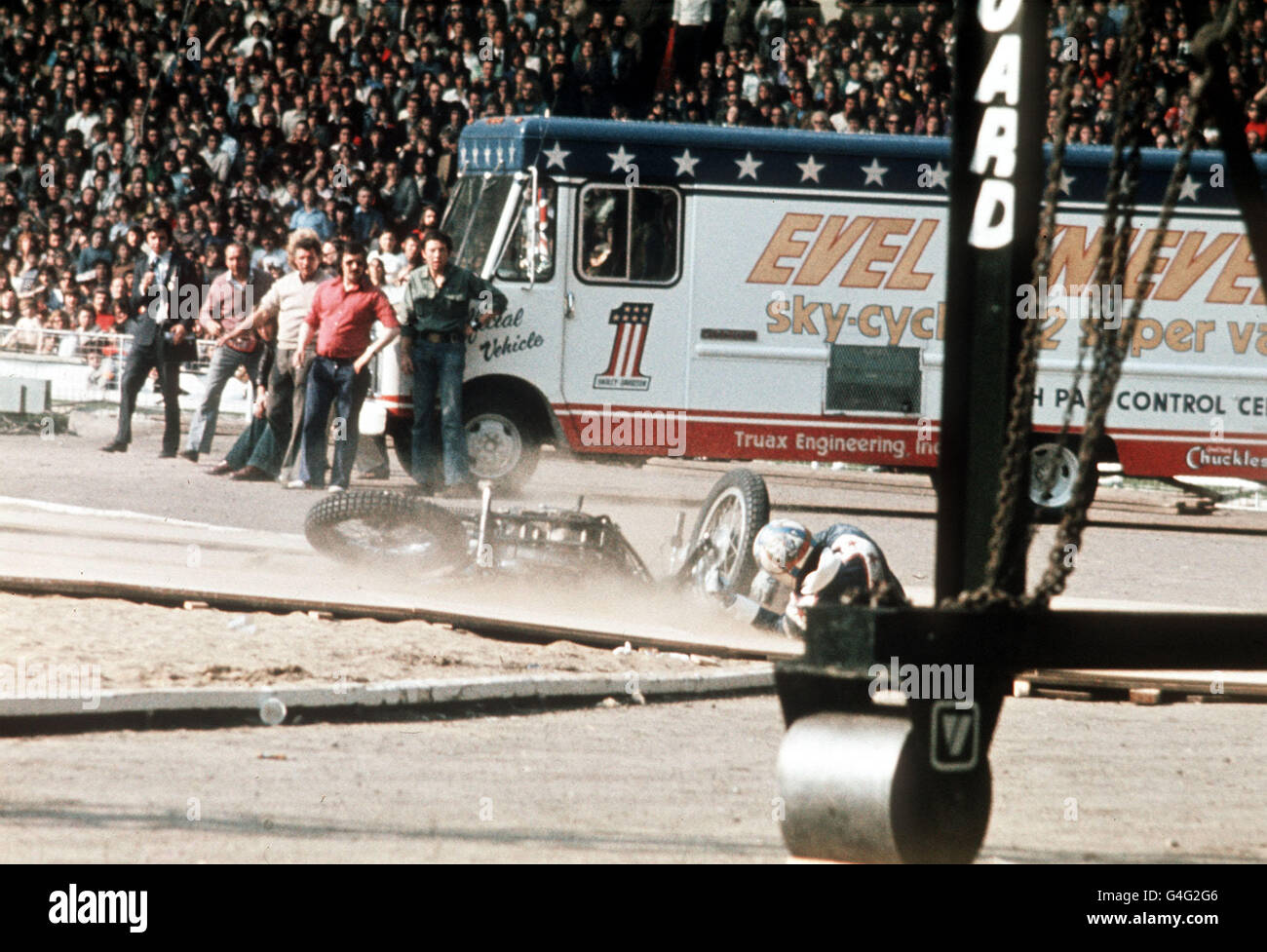 Motorbike jumping buses hi-res stock photography and images - Alamy