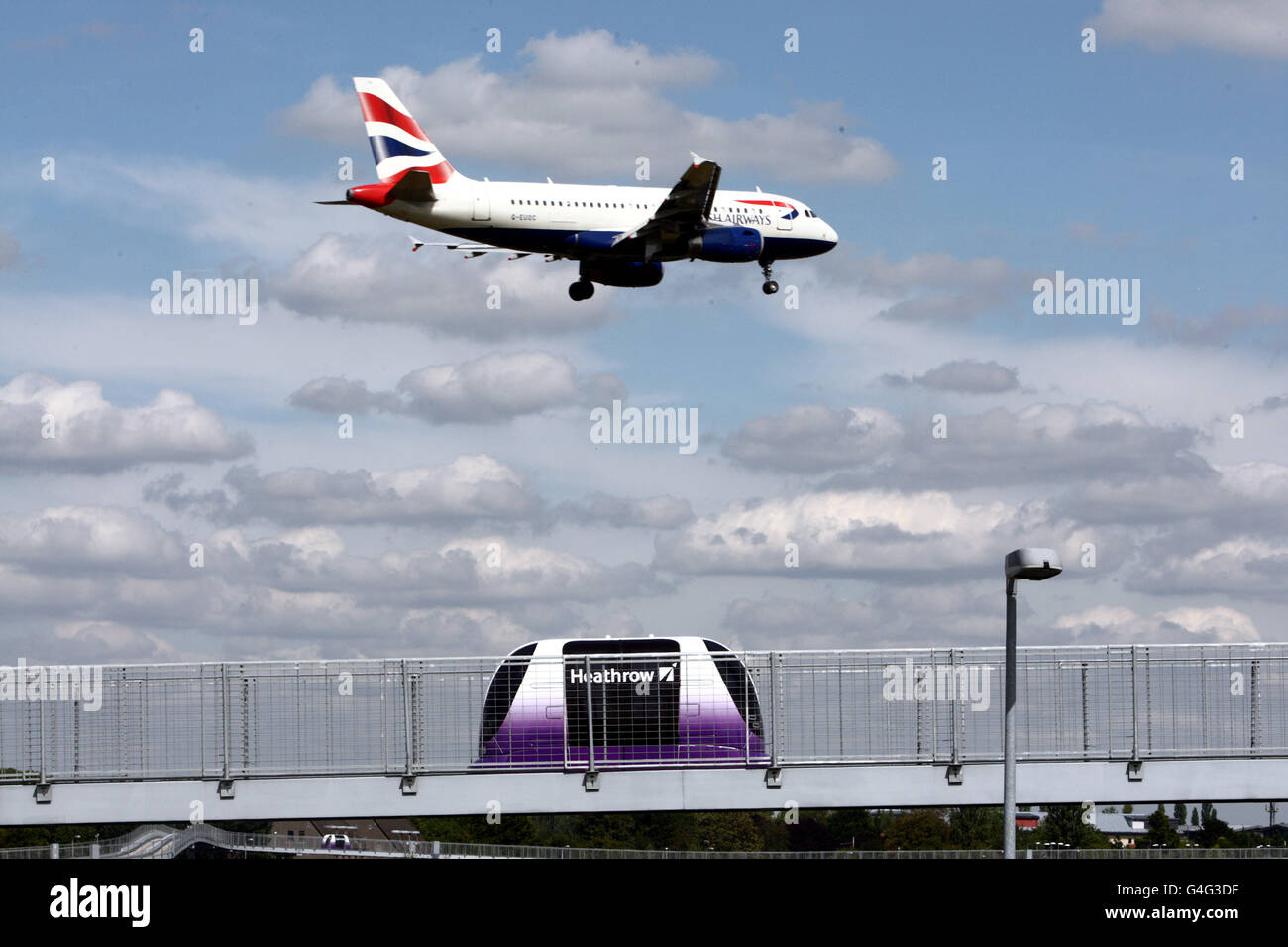 Terminal 5 heathrow transport pods hi-res stock photography and images ...