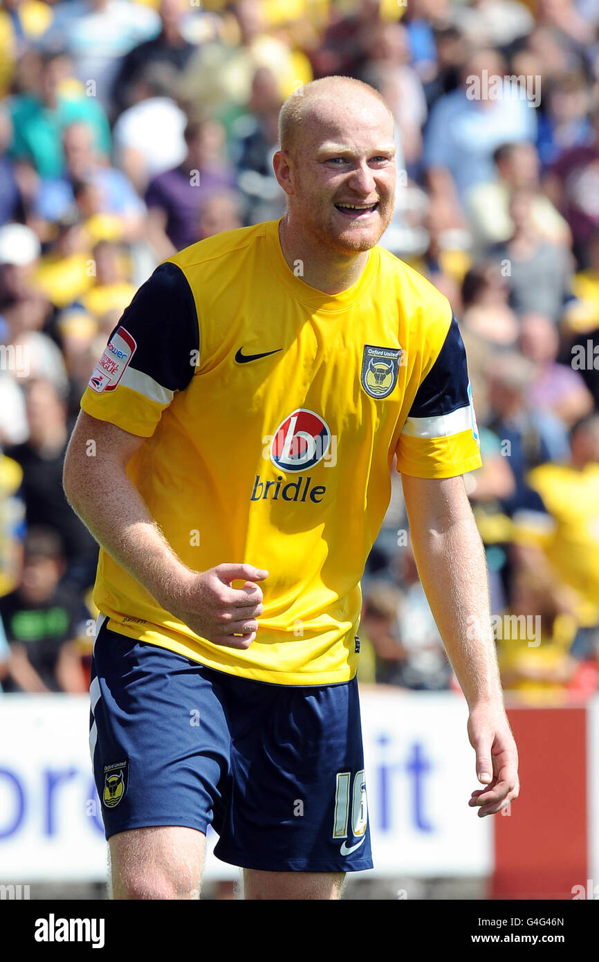 Oxford united football ground hi-res stock photography and images - Alamy