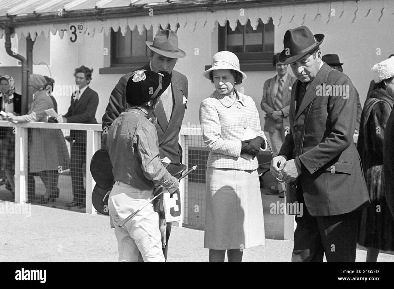 Horse Racing - The Rosebery Stakes - Kempton Park Racecourse Stock ...