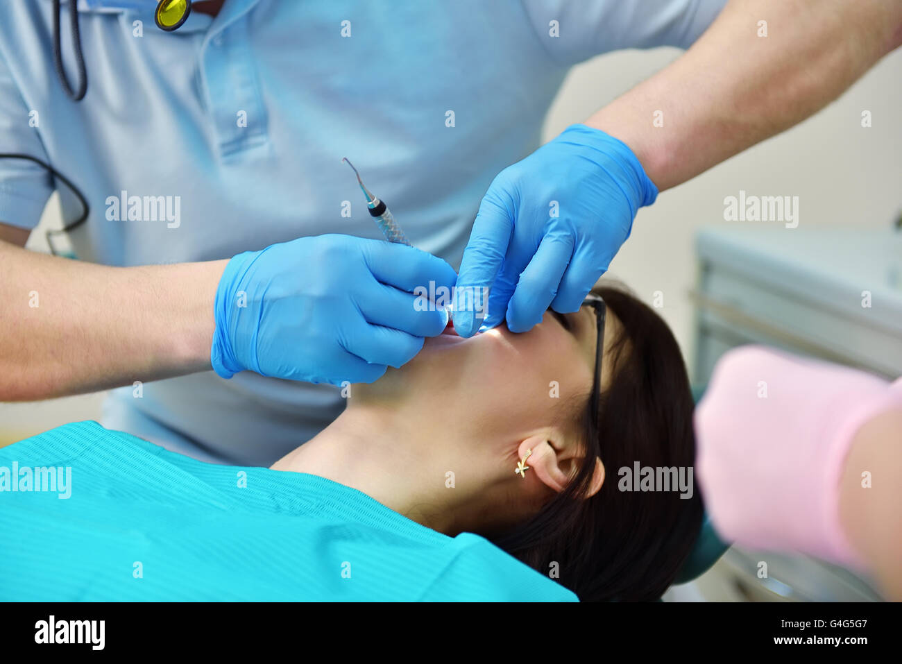 Dentist in operation hi-res stock photography and images - Alamy