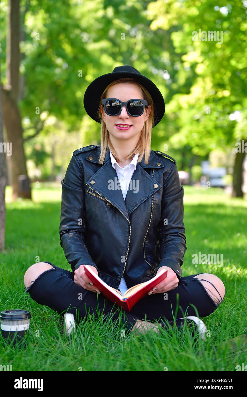 Hipster girl hi-res stock photography and images - Alamy