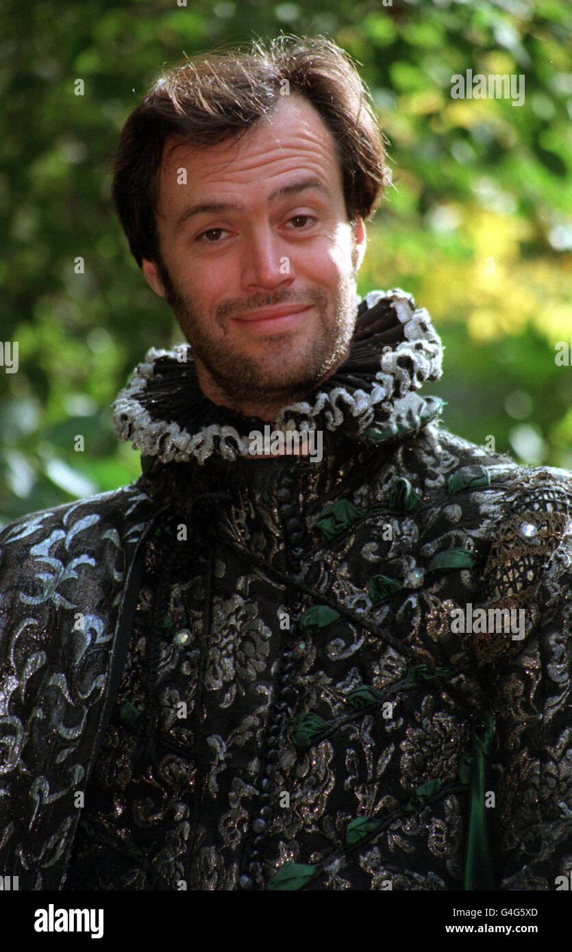 PA NEWS 20/10/98 ACTOR MARK HAYFORD AT A PHOTOCALL FOR THE PANTOMIME ...