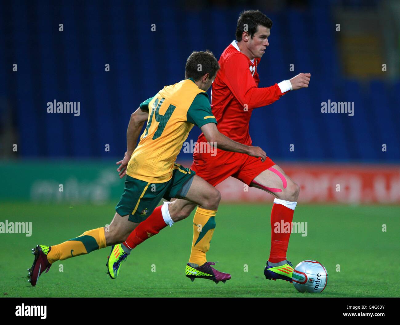 Wales' Gareth Bale (right) runs past Australia's Michael Zullo Stock ...