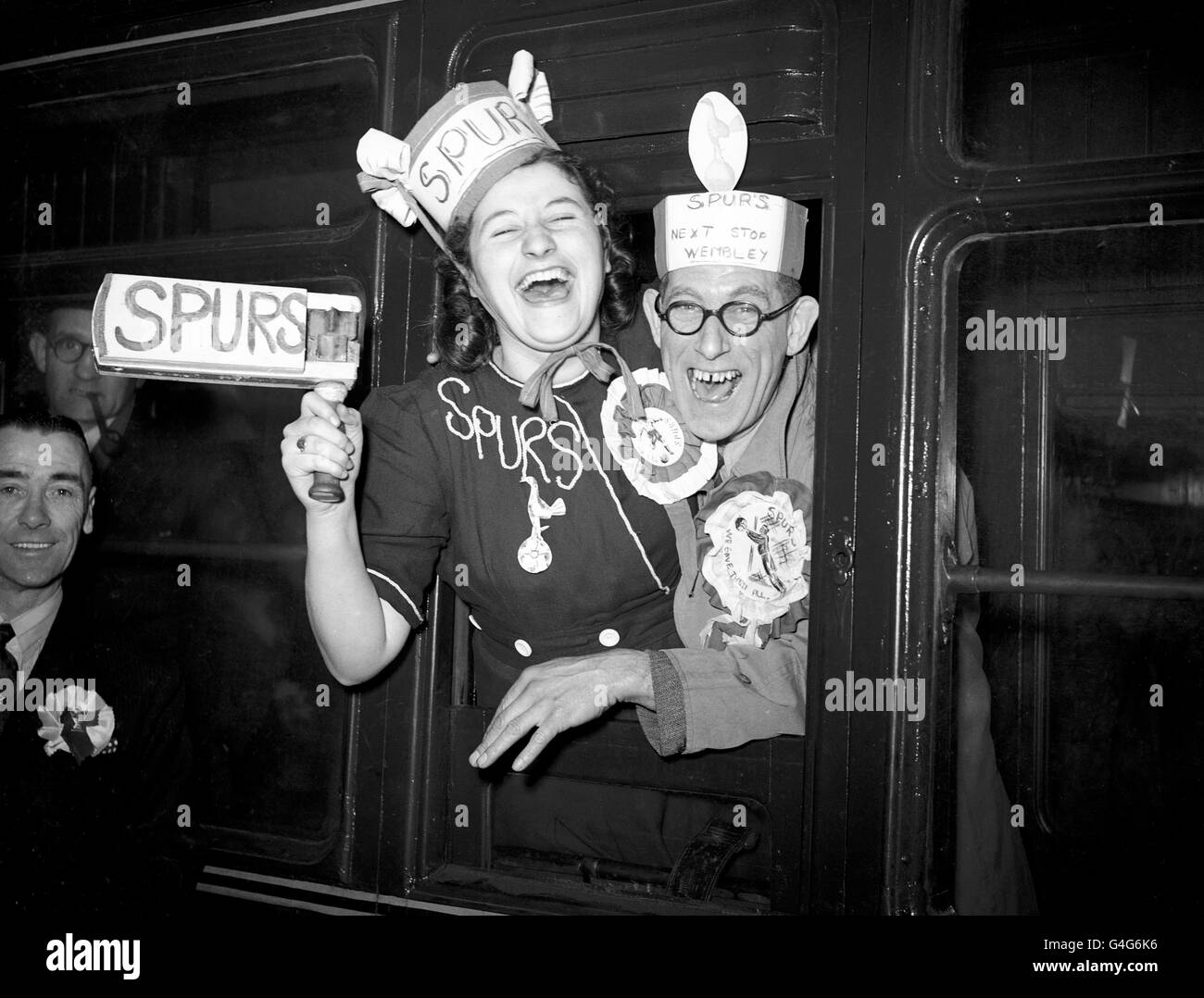 Tottenham hotspur fans cheer hi-res stock photography and images - Alamy