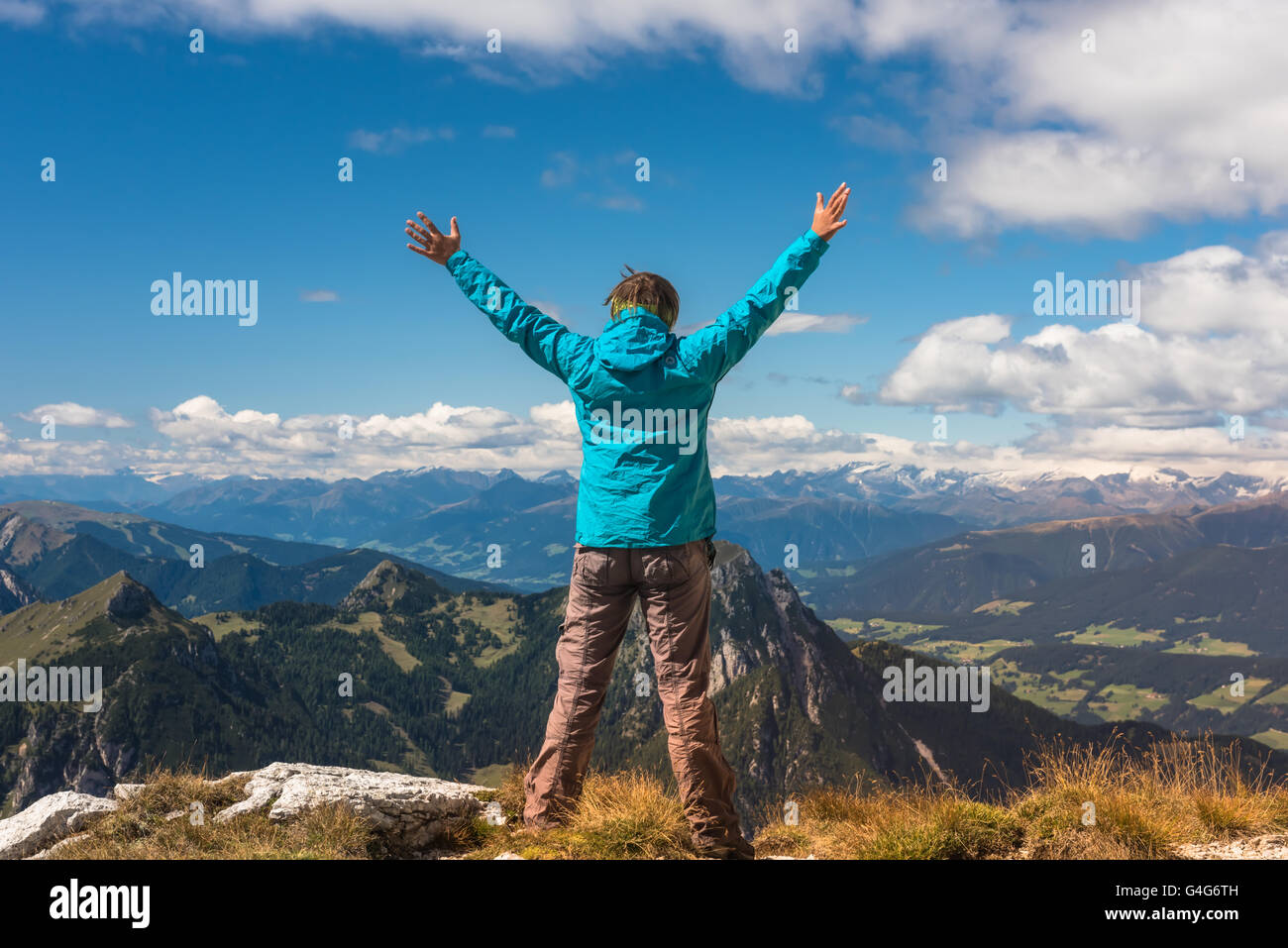 Victory mountain top man and woman hi-res stock photography and images ...