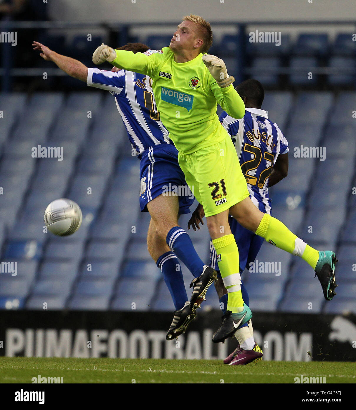 Goalkeeper mark halstead hi-res stock photography and images - Alamy