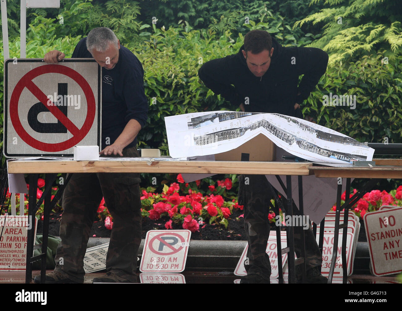 World War Z filming - Glasgow. Men prepare American style signs in ...