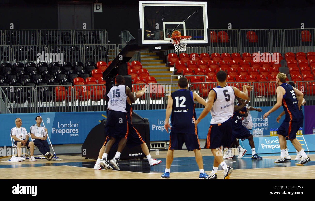 Basketball media day hi-res stock photography and images - Alamy