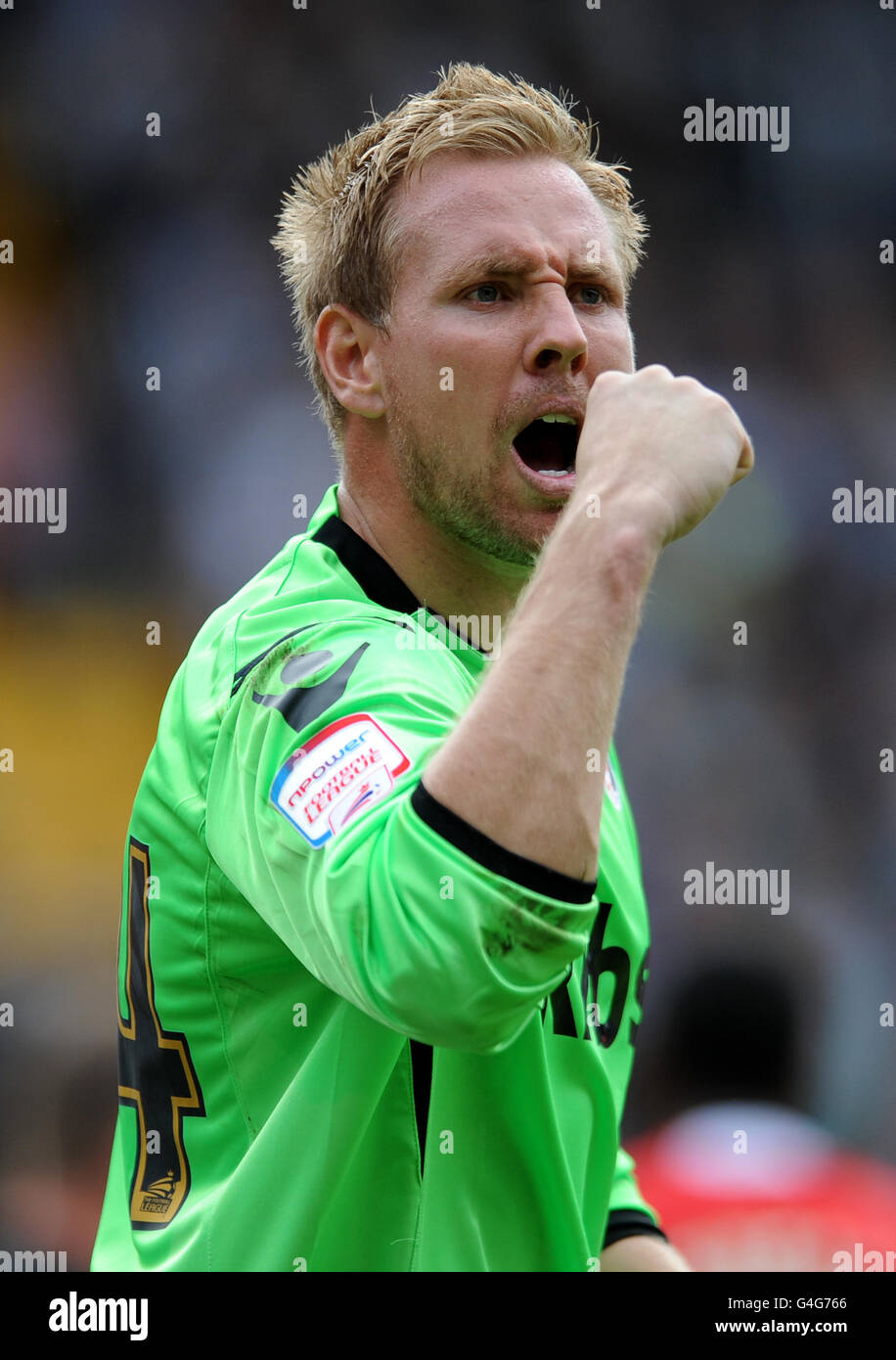 Charlton Athletic goalkeeper Robert Elliot celebrates his side's win ...