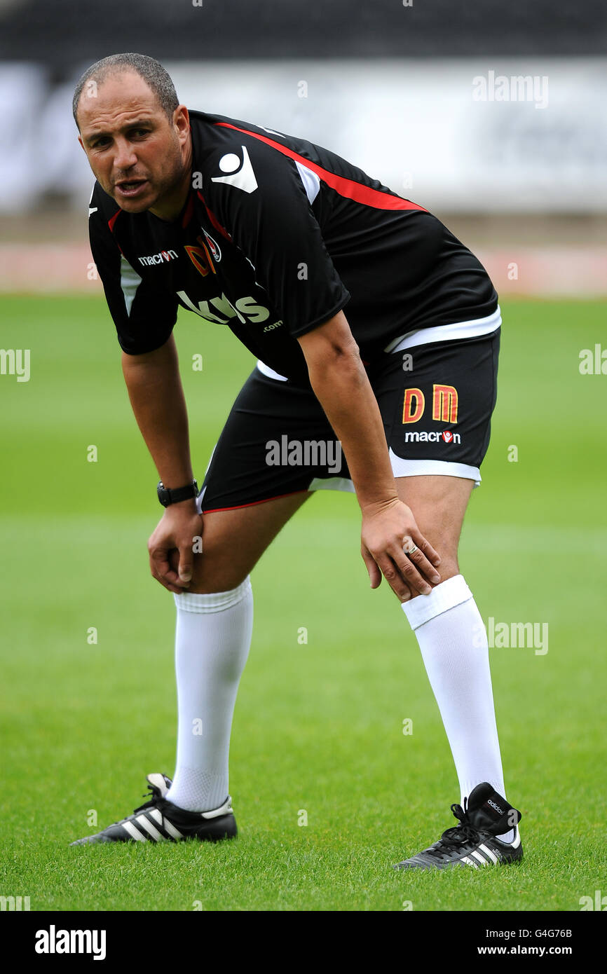 Charlton athletics coach damian matthew hi-res stock photography and ...