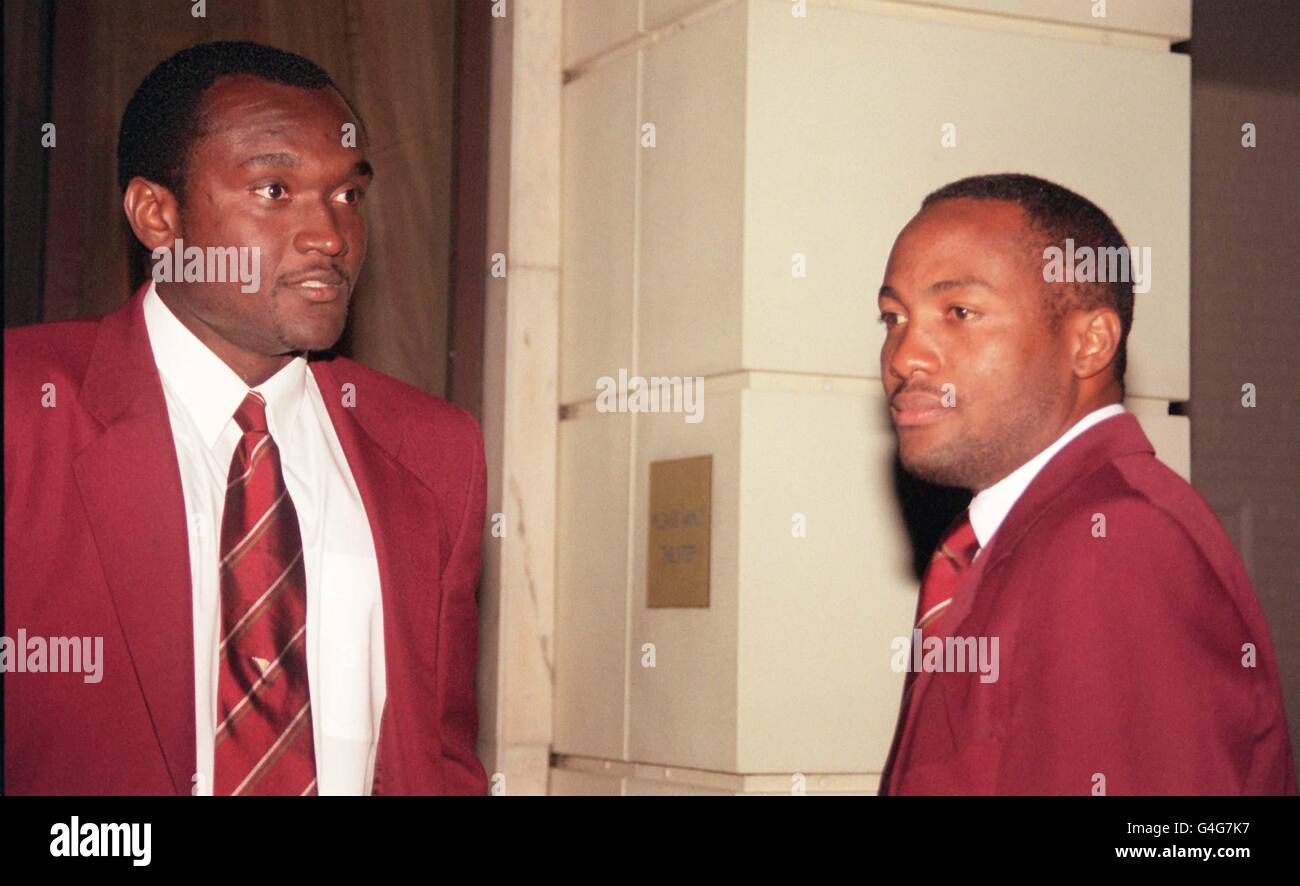 Cricket talks Lara/Hooper Stock Photo - Alamy