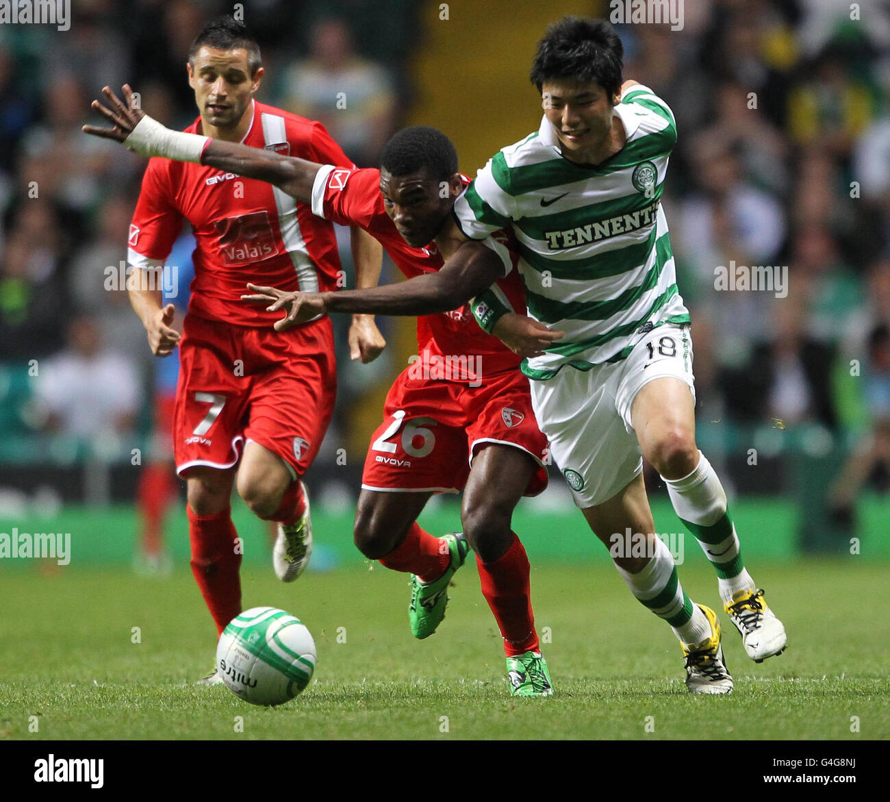 Soccer celtic full length challenging mangrr hi-res stock photography ...