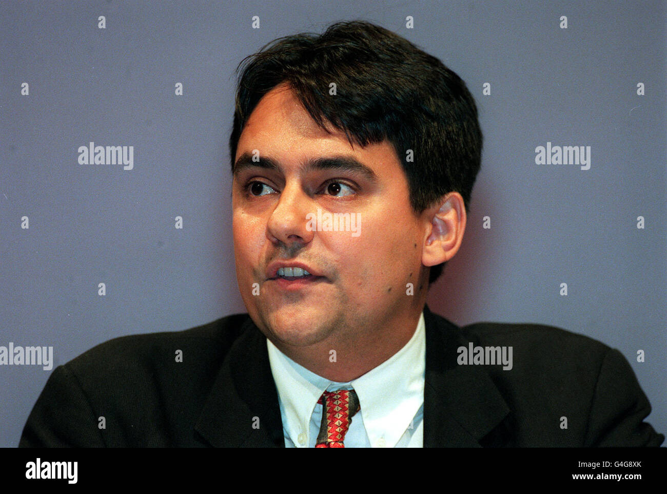 PA NEWS PHOTO 2/10/97 STEPHEN TWIGG, LABOUR M.P. SPEAKING AT THE 1997 ...
