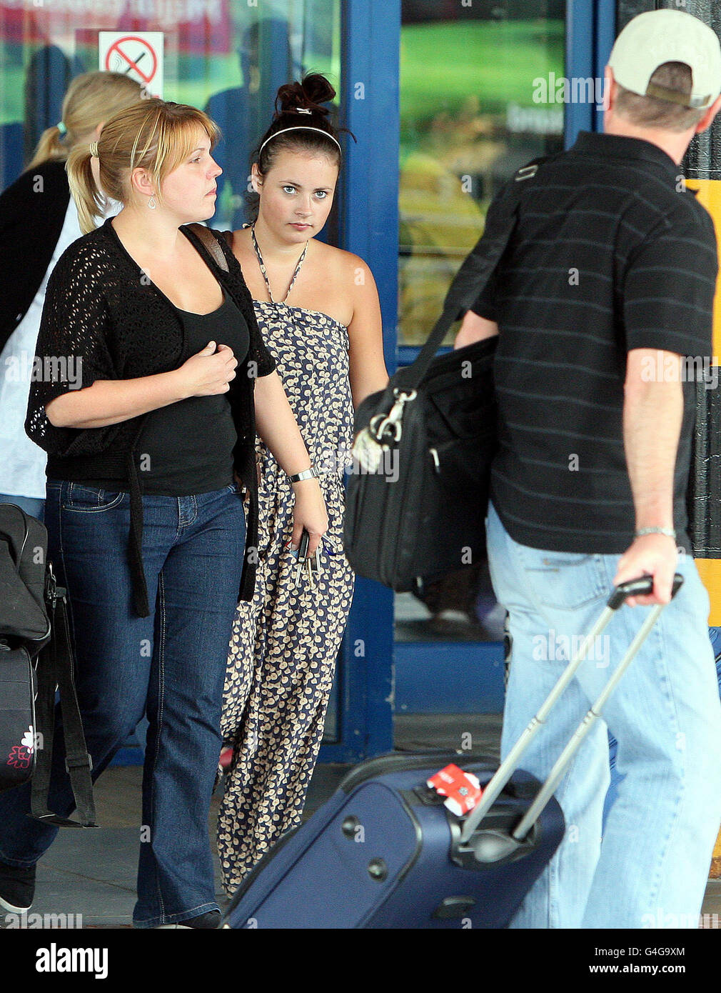 Shannon Graham (centre) the teenage daughter of a woman murdered with ...