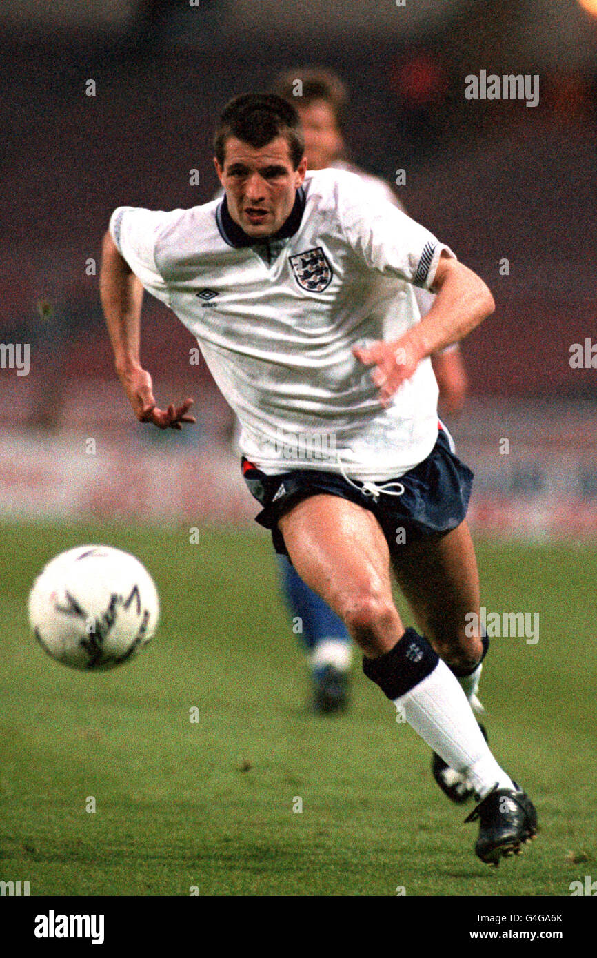 INTERNATIONAL FOOTBALL. STEVE BULL, ENGLAND Stock Photo - Alamy