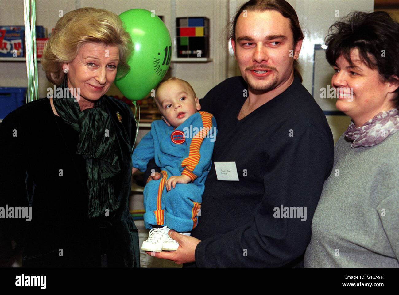 PA NEWS PHOTO 18/11/98 PRINCESS ALEXANDRA MEETS BABY JORDAN JOSE AND ...