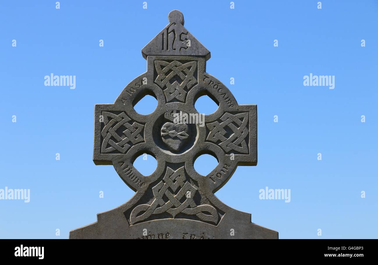 Ornate celtic cross hi-res stock photography and images - Alamy