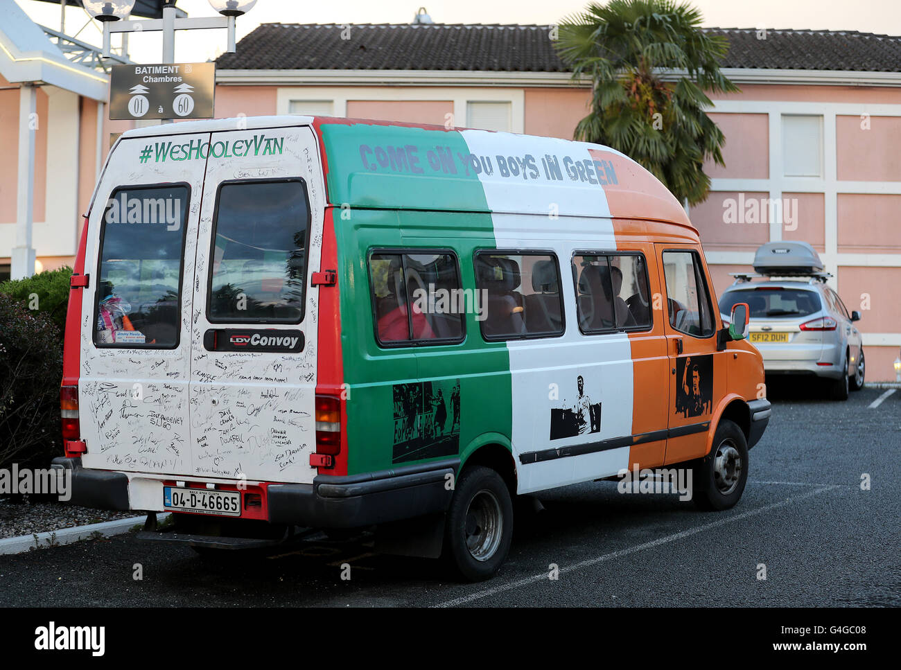 A Republic of Ireland themed fan van Stock Photo - Alamy