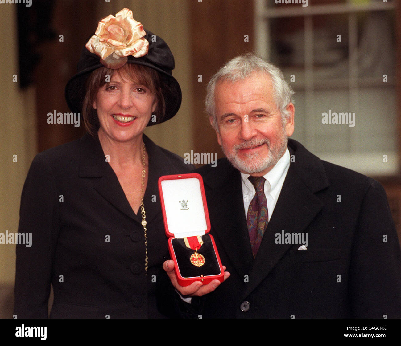 Actor sir ian holm and his wife penelope wilton hi-res stock ...