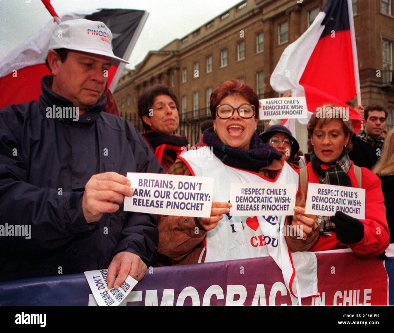 Supporters of former Chilean dictator General Augusto Pinochet ...